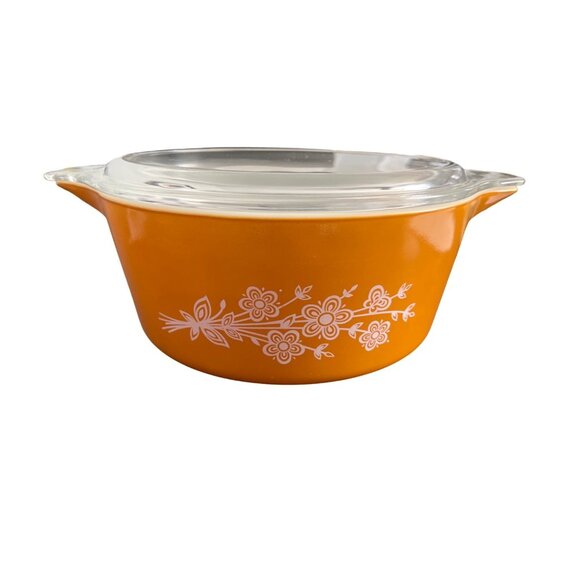Pyrex | Kitchen | Vtg Pyrex Butterfly Gold 25 Qt Casserole With Lid ...
